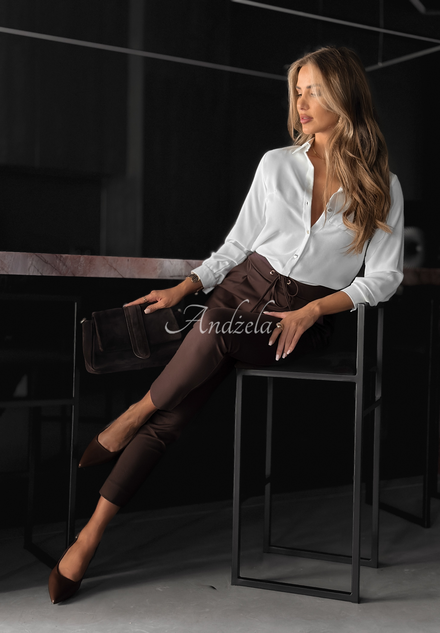 Materiałowe spodnie New Mood czekoladowe - Andżela Sklep Online